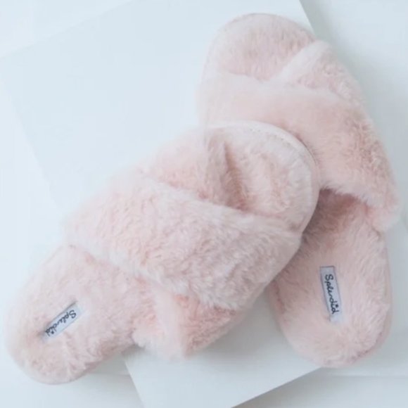 Splendid | Shoes | Splendid Plush Pink Fuzzy Faux Fur Crisscross ...